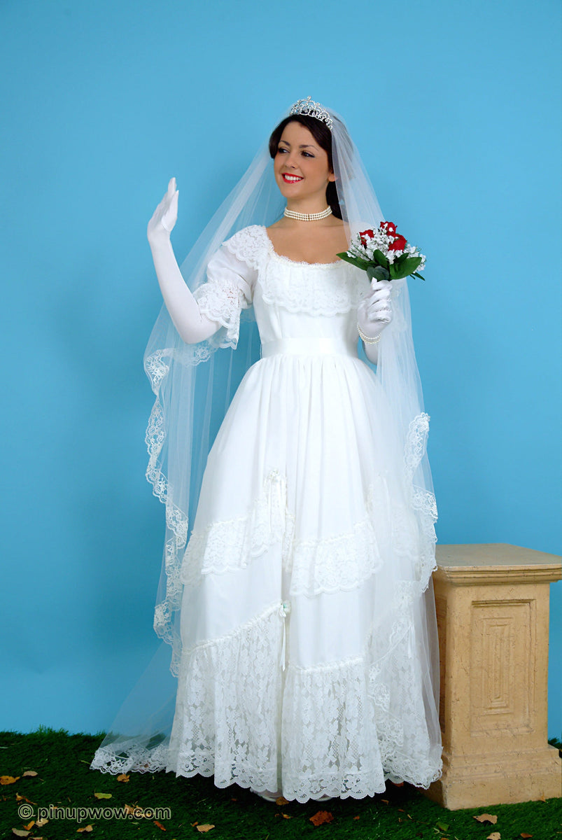 Bryoni-Kate in Bridal Babe (photoset) – pinupwow.net